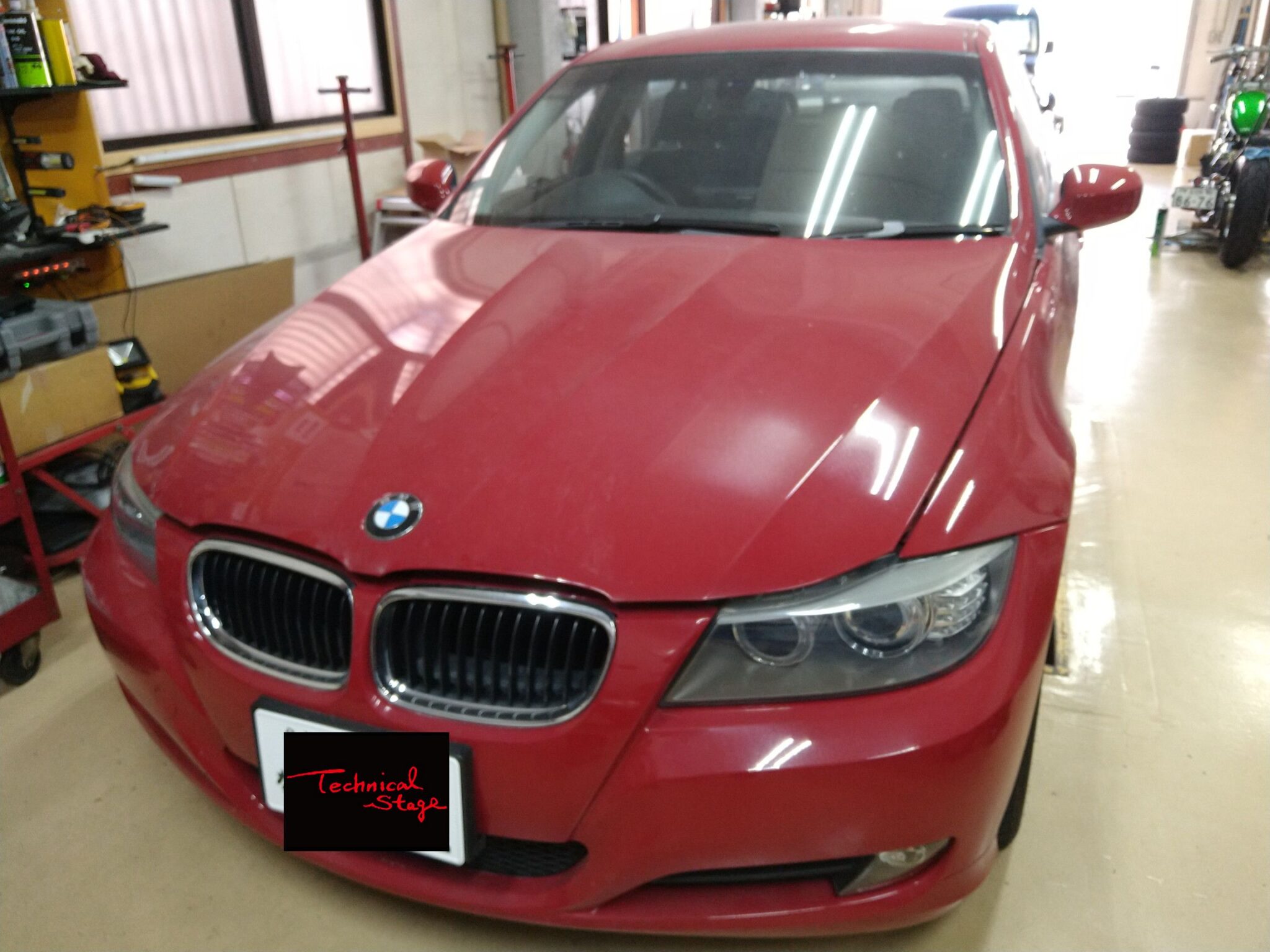 BMW E90 320i タペットカバーやバキュームポンプからのオイル漏れ修理！ | -テクニカルステージ-北九州の車・バイクおまかせ！